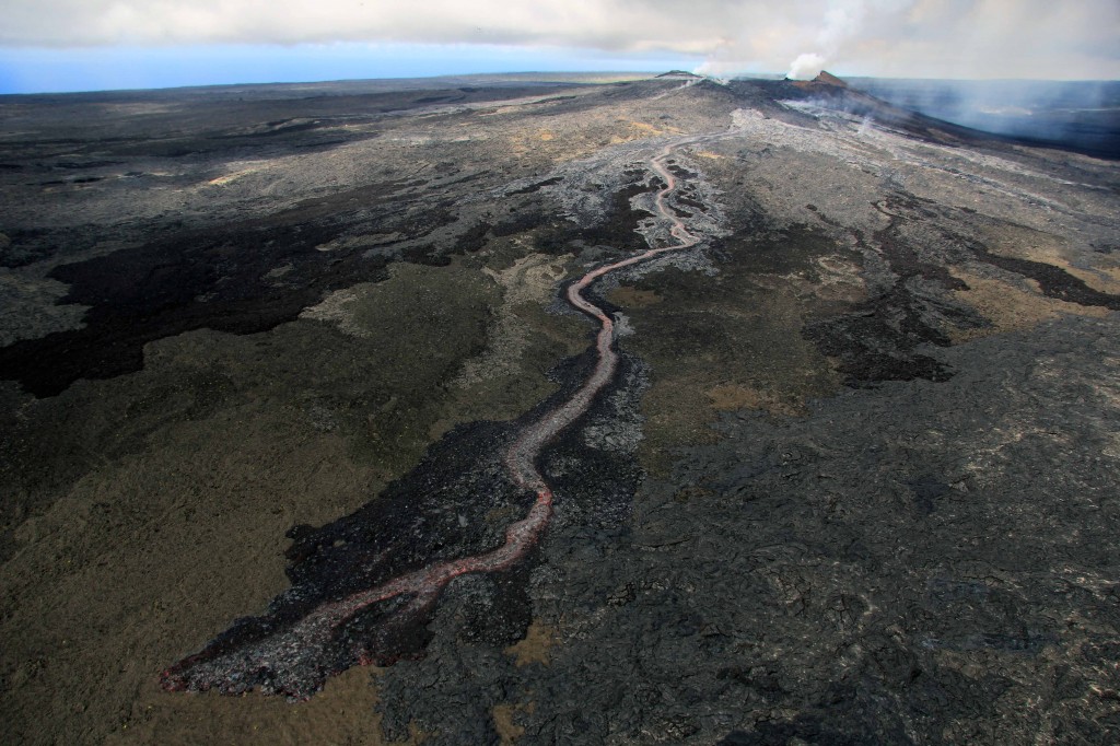 VOLCANO WATCH: New Lava Flow Begins as Another Ends : Big Island Now