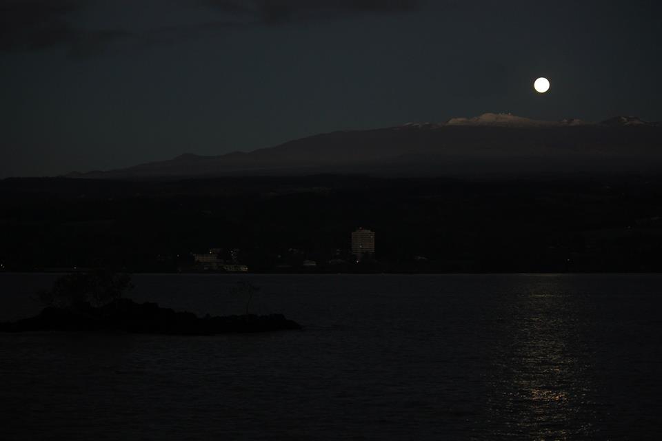 Thick Vog Today, Dry Conditions : Big Island Now