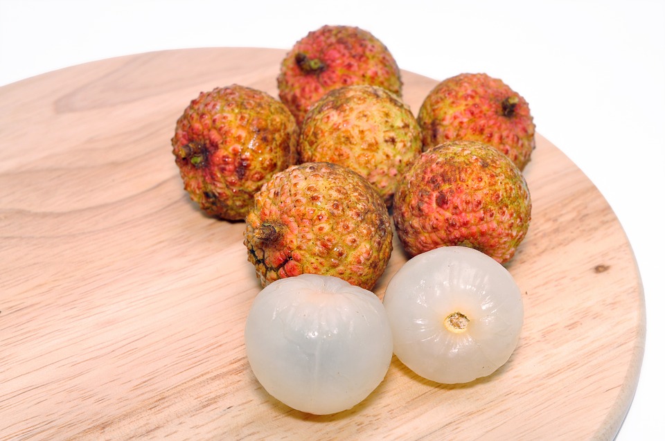 Prickly Cherries? Alligator Strawberries? : Big Island Now