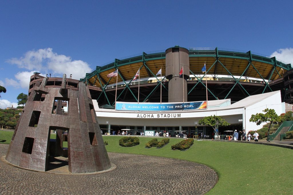 Gov. Ige Signs Bill for New Aloha Stadium : Big Island Now