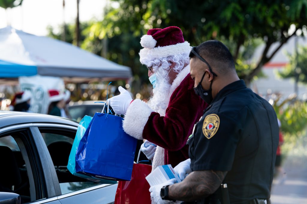 Big Island Keiki in Need Receive Holiday Gifts Through ‘Heroes and Helpers’ Event : Big Island Now