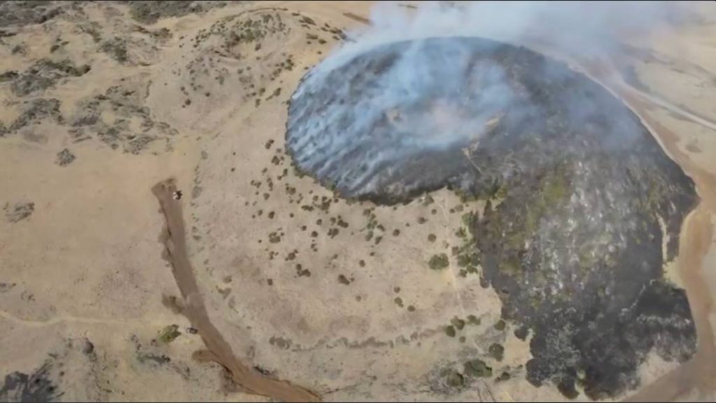 Update: Fire break established around Mana Road fire on Mauna Kea : Big ...