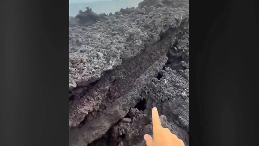 Crack found in newly formed lava lands on Big Island raise concerns ...